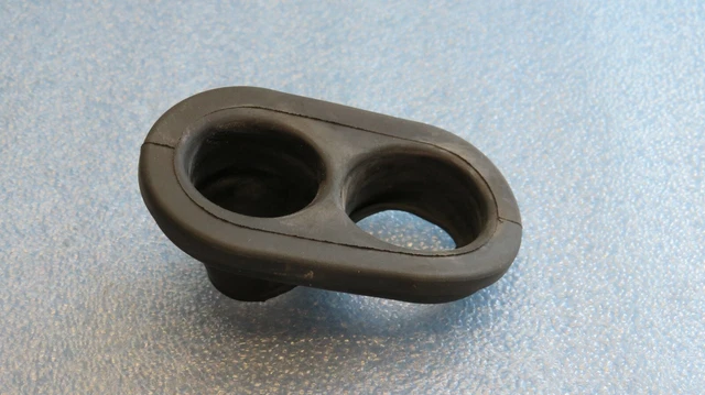 MERCEDES BENZ W124 W202 - Radiator Schlauch Halter GUMMI Dichtung ...