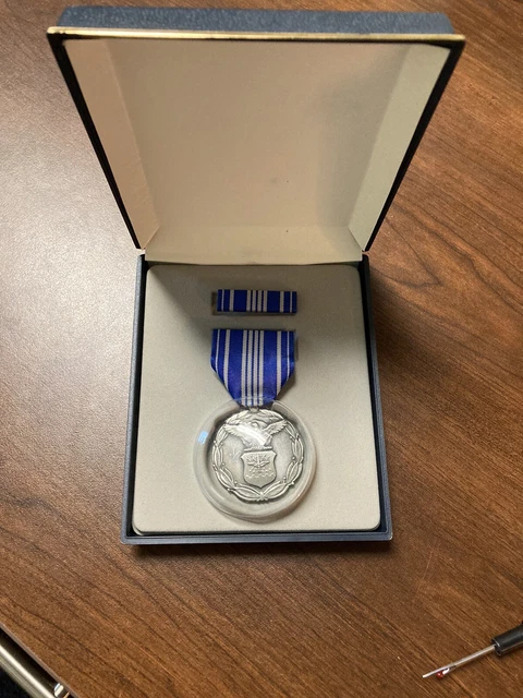 U.S. AIR FORCE Civilian Achievement Medal Box Set, Unissued $11.99 ...