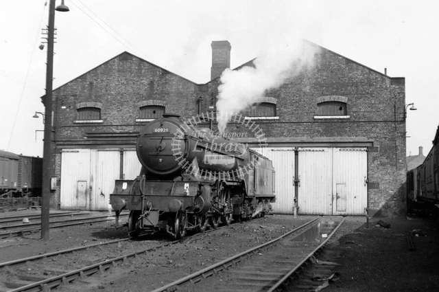 PHOTO BR BRITISH Railways Steam Locomotive Class V2 60929 at York in ...