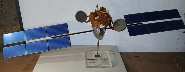 RARE MAQUETTE SATELLITE 1/33 – Exposition Espace Maquette Toulouse – 83 ...