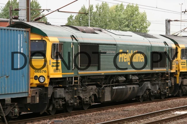UK DIESEL TRAIN Railway Photograph Of Class 66 66576. Loco. Rm66-760 £1 ...