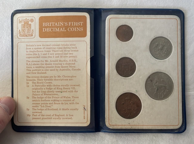 VINTAGE ROYAL MINT Britains First Decimal Coin Set in Blue Vinyl Wallet ...