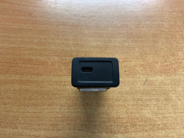 MERCEDES SPRINTER W907 2022 USB Anschluss (neuer Typ) A2478207802Q05 ...