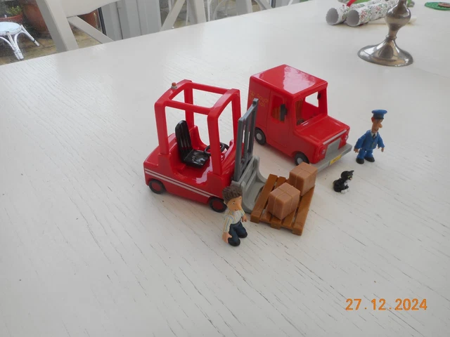 POSTMAN PAT'S TOYS Fork Lift & Pat's Van Pat one with Pat & Ben & Jess ...