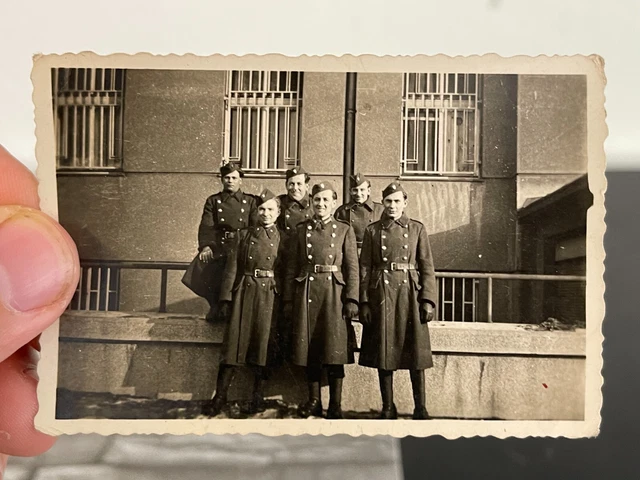 2 WELTKRIEG SLOWAKEI soldaten gruppen foto vor kaserne galanta - šaľa ... 2 WELTKRIEG SLOWAKEI soldaten gruppen foto vor kaserne galanta - šaľa ...