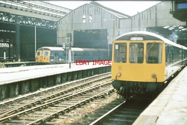 PHOTO MANCHESTER Victoria Railway Station 2 Dmu 1980 £2.75 - PicClick UK