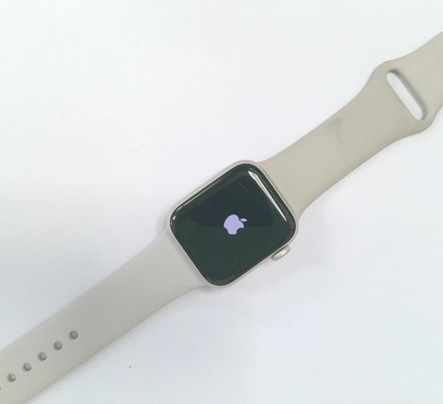 APPLE WATCH SE 2nd Gen 40mm GPS Only - Starlight, With Band - BH 79%. £ ...