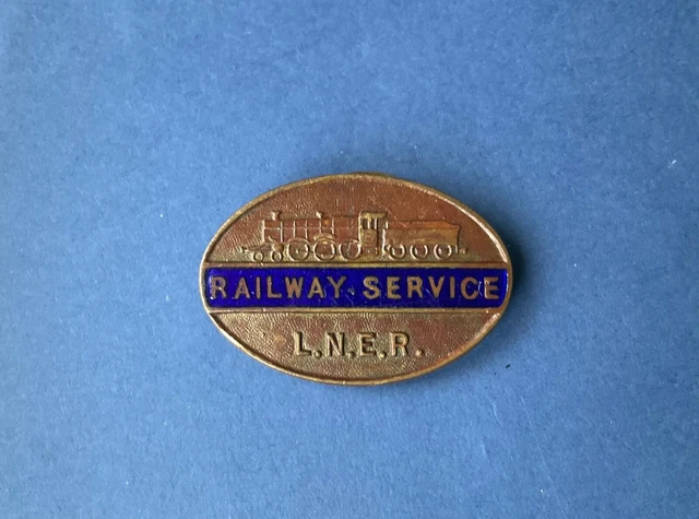 VINTAGE LNER RAILWAY service lapel badge WW2 London north eastern train ...