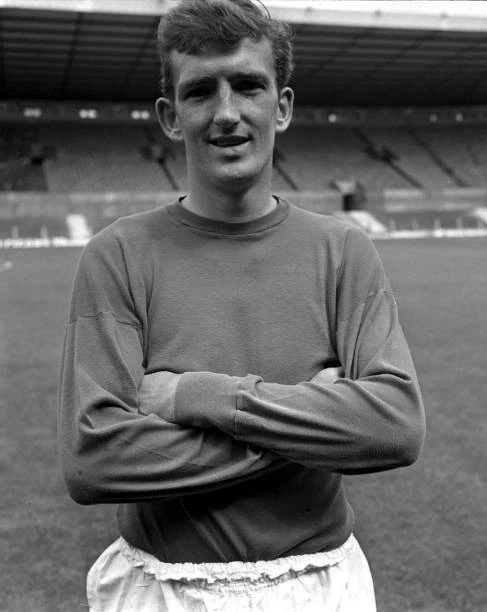 1968 MANCHESTER UNITED goalkeeper Alex Stepney Historic Old Photo 1 EUR ...