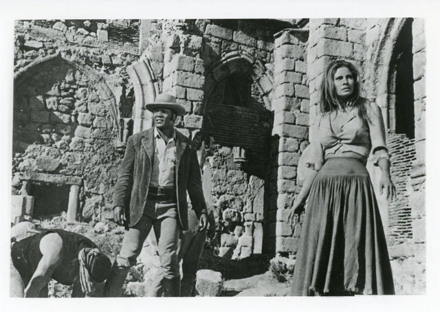 RAQUEL WELCH JIM Brown "Les Cent Fusils" (100 Rifles) Tom Gries Photo ...