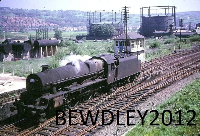 *ORIGINAL 35MM SLIDE* JUBILEE 45675 "HARDY" AT THWAITES JUNC SIGNAL BOX ...