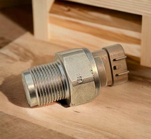 TOYOTA RAV4 MK3 2.0 2.2 D Avensis Hilux Auris Fuel Rail Pressure Sensor ...