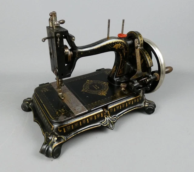 VINTAGE ATLAS B sewing machine by Grimme Natalis & Co c1890 #5220 £26. ...
