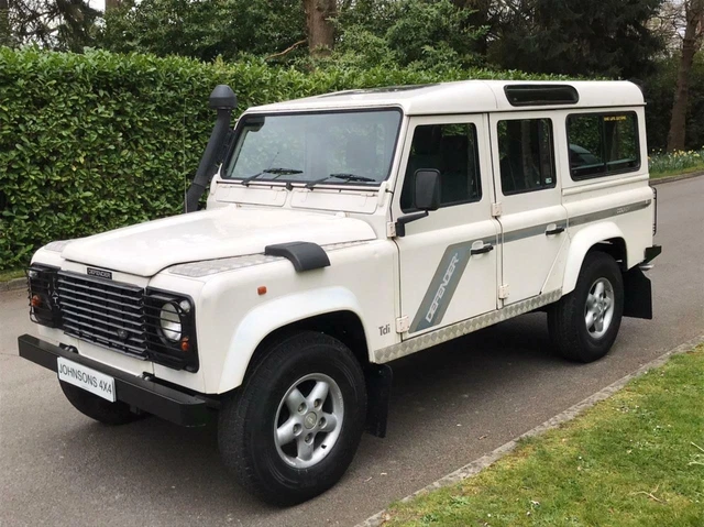 LAND ROVER DEFENDER 110 2.5 300TDI CSW *12 seater, U.S.A EXPORTABLE* £ ...