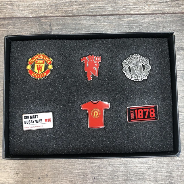MANCHESTER UNITED FOOTBALL Club 6 Piece Collectable Pin Badge Set £16. ...