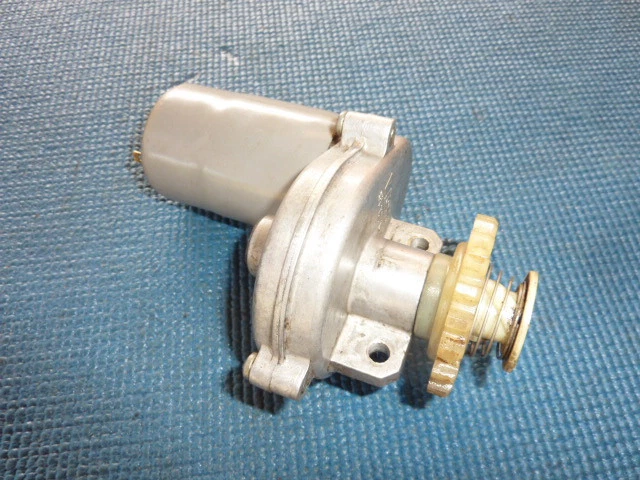 VICTA LAWNMOWER POWERTORQUE 2 Stroke Engine. Electric Key Start Motor ...