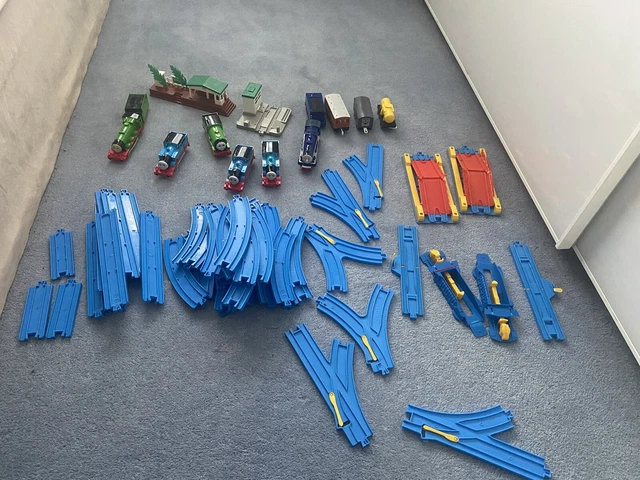 TOMY TRACKMASTER THOMAS the tank engine train set + trains rails ...