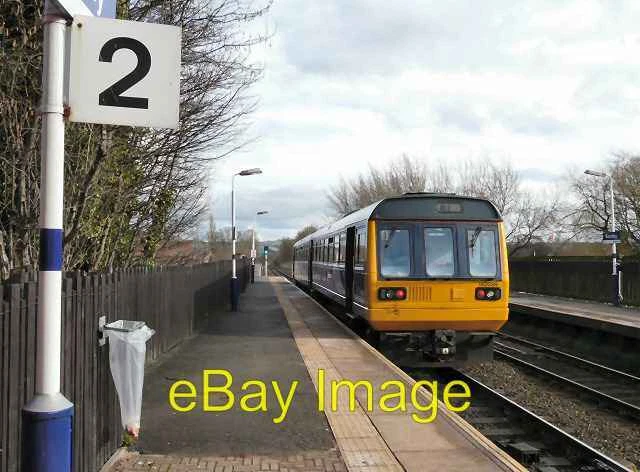 PHOTO 6X4 ROMILEY Station The train for Sheffield leaving platform 2 ...