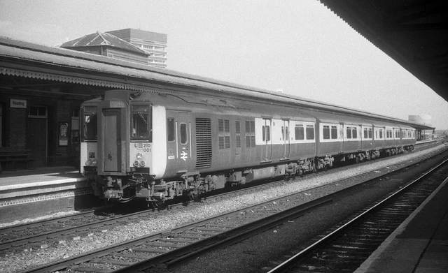 ORIG. 35MM RAILWAY Negative Class 210 210001 Reading 26 5 1984 ...