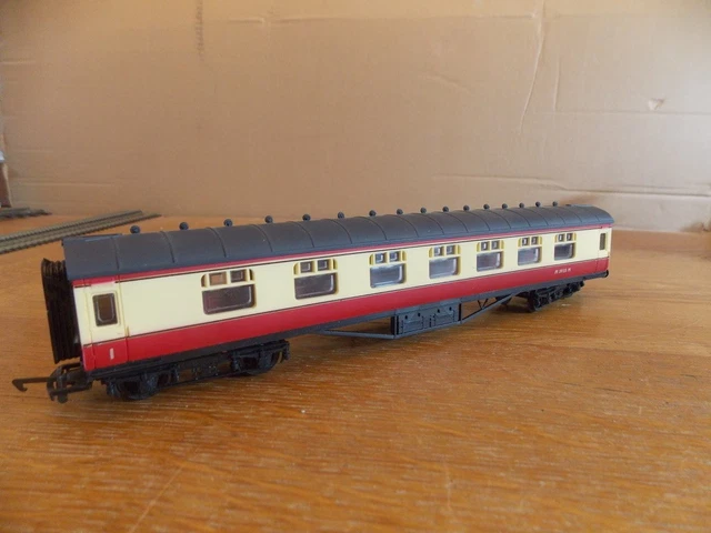 AIRFIX EX LMS STANIER COMPOSITE COACH No M3935M in Red & Cream Livery ...