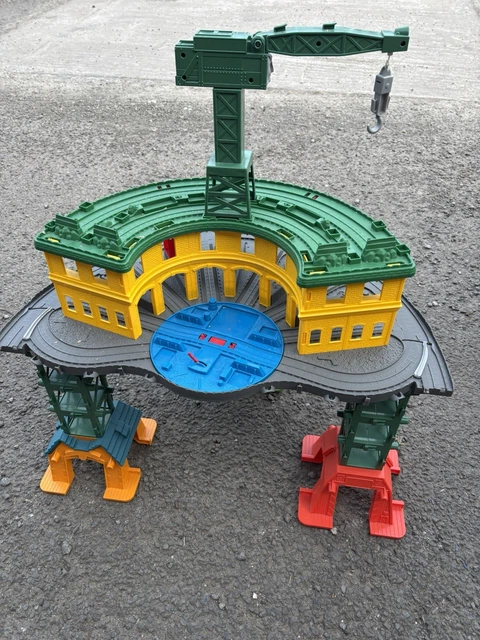 THOMAS AND FRIENDS Super Station Trackmaster railway tower cranky the ...