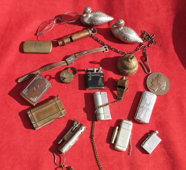 LOT BROCANTE FOND TIROIR ancien briquet pyrogène montre medaille ...