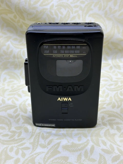 WALKMAN LETTORE CASSETTE Radio Vintage Aiwa HS-T10 SUPER BASSO. Necessita di cinture nuove EUR ...