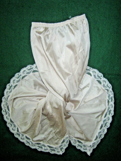 NEW VINTAGE 70S VANITY FAIR SATIN NYLON Wide Floral Lace Silky Slit ...