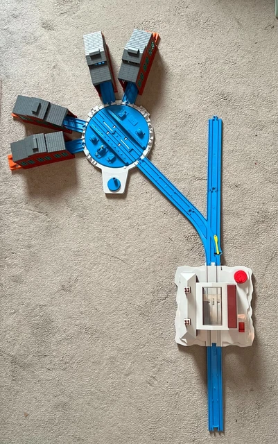 TOMY TRACKMASTER THOMAS the Tank Engine -Sodor ENGINE WASH STATION ...