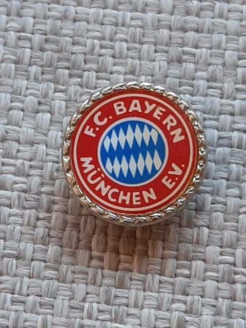 FC BAYERN MUNCHEN- pin,badge £10.00 - PicClick UK