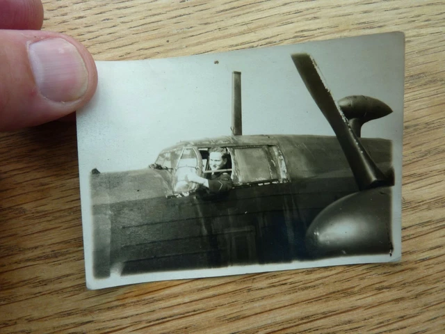 WW2 ORIGINAL PHOTO Raf Airman In Wellington Cockpit 3.5 X 2.5" EUR 24 ...