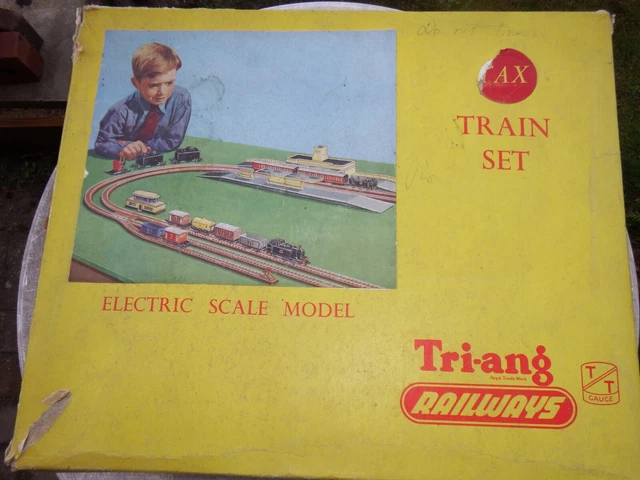 BOXED 1950S TRIANG Train Set With additional wagons and period ...