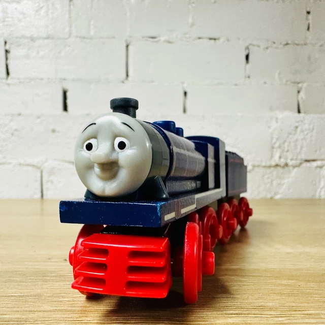 HANK - THOMAS the Tank Engine & Friends Wooden Railway Magnet Trains ...