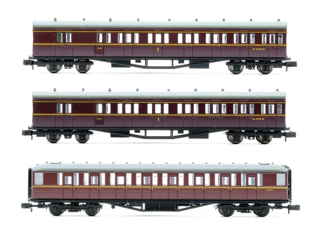 DAPOL 'N' GAUGE Rake Of 3 Br Maroon 1X Gresley & 2X Suburban Coaches £ ...