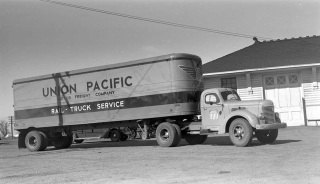 UNION PACIFIC MOTOR Freight Co. truck OLD PHOTO $9.00 - PicClick AU
