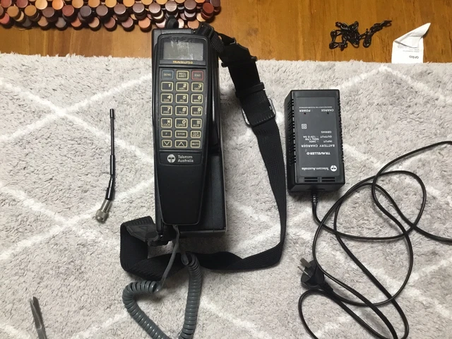 HSV VN TELECOM Australia Traveller D Telephone. genuine. Very rare ...