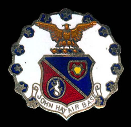 BADGE / PIN vintage PHILIPPINE US MILITARY CAMP JOHN HAY BASE AÉRIENNE ...