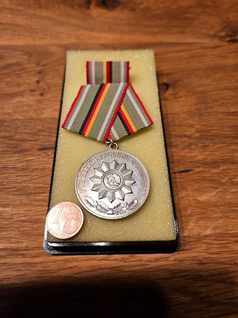 DDR MEDAILLE ORDEN in Silber "Für hervorragende Verdienste" NVA inkl ...