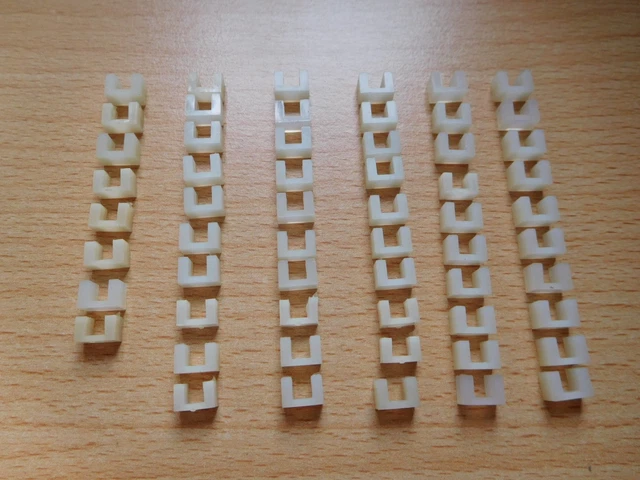 SCALEXTRIC - TRI-ANG 1960's A247 58 x White Track Lane Border Clips ...