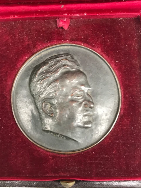 ANCIENNE MÉDAILLE BRONZE. médecin Louis Portes. 143 grammes EUR 40,00 ...