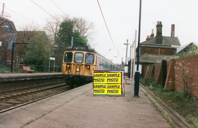 BRITISH RAIL NETWORK SouthEast Photograph-312 702 at Mistley £1.00 ...