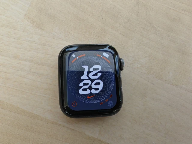 APPLE WATCH SE Nike 1st Generation GPS 40mm Silver Aluminium Case ...