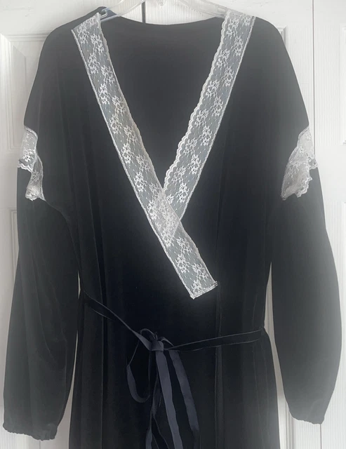 VINTAGE LONG BLACK Velvet Robe, Old Hollywood Glamour. Large $49.97 ...