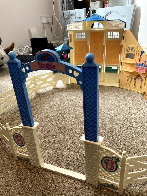 BARBIE HORSE RIDING Stable Playset Vintage 1998 (no doll). Good ...
