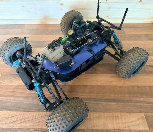 RC MONSTER TRUCK 1/10 nitro good compression battery cover missing ...