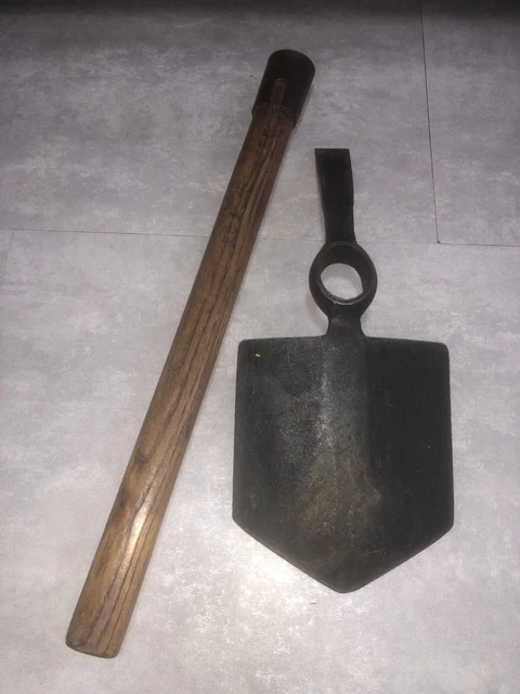 ORIGINAL BRITISH ARMY WW1 1916 Dated Helve / Entrenching Tool Head and ...