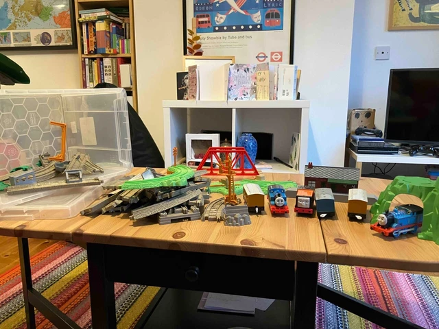 TOMY TRACKMASTER THOMAS tank engine train set: bundle standard set ...