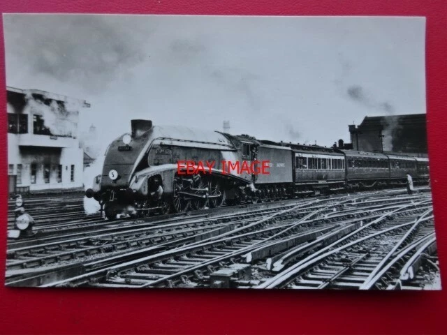 PHOTO LNER Class A4 Loco No 60033 Seagull Leaving Waterloo 1943 Br ...