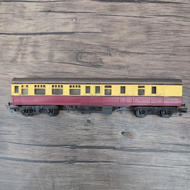 TRIANG TRI-ANG R28 Brake Coaches M 34000 OO Gauge £9.70 - PicClick UK