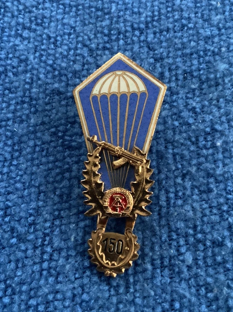 FALLSCHIRMSPRUNGABZEICHEN SPRUNGZAHLANHÄNGER 150 NVA DDR LaSK ...